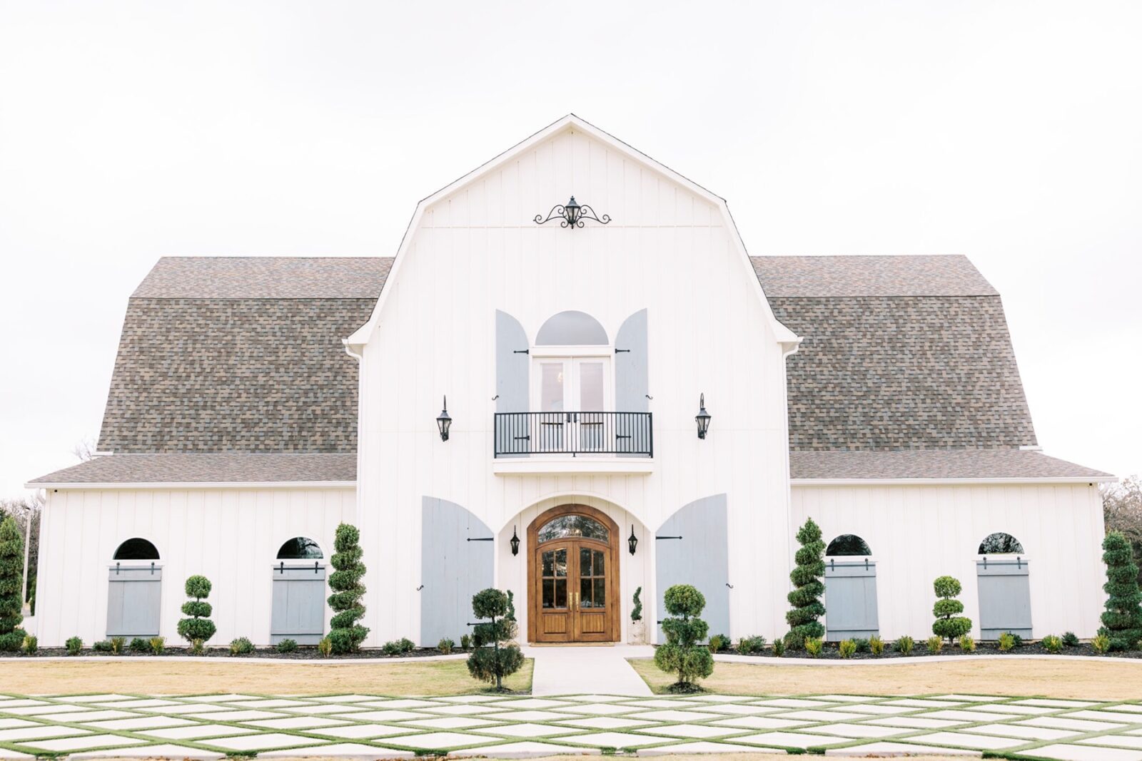 The French Farmhouse Wedding Venue | Texas Venue Spotlight | Simply ...